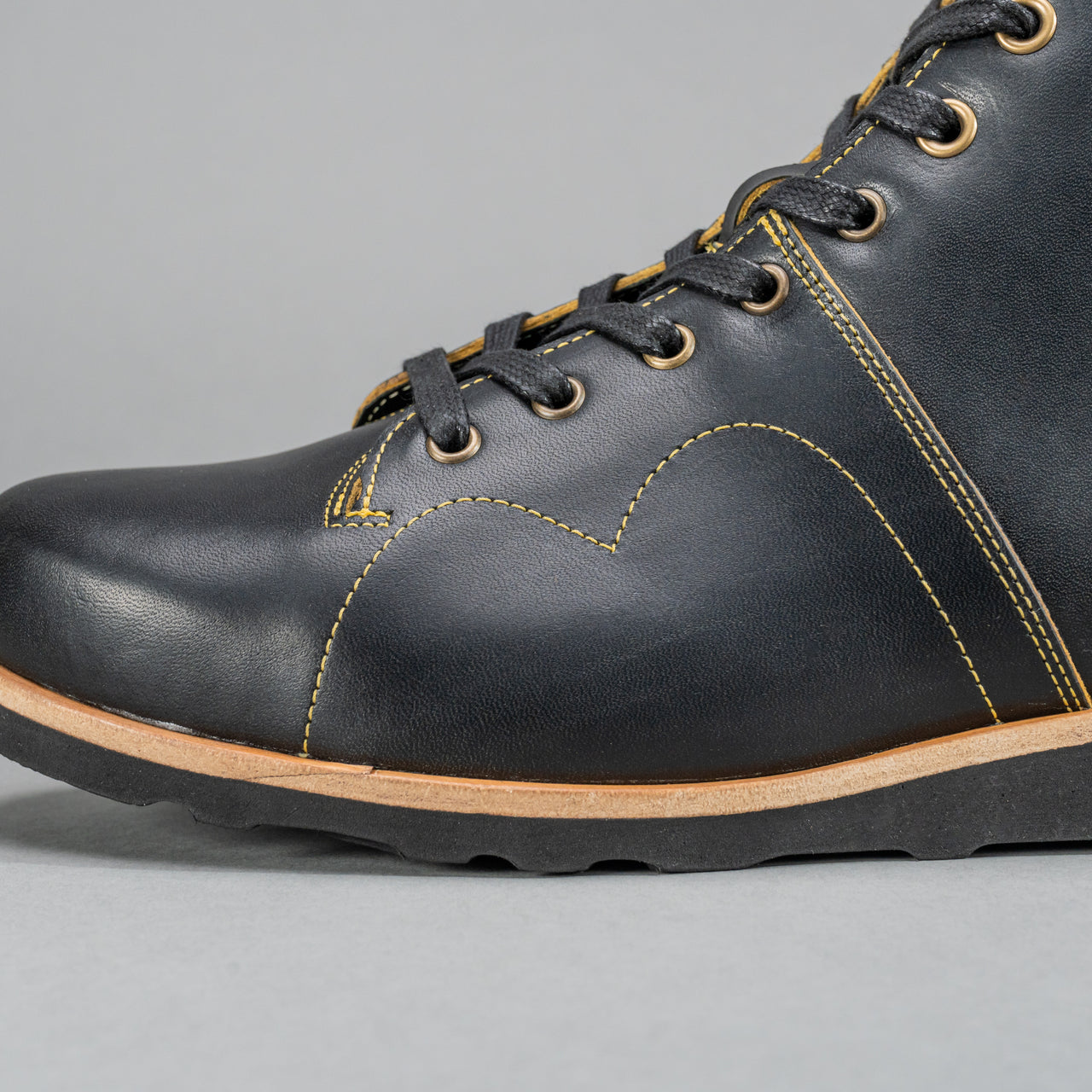 Monkey Boot – Rose Anvil